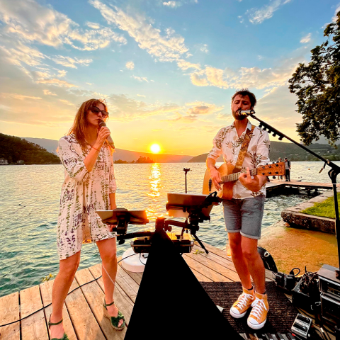 Les Cassines, partager du bon temps les pieds dans l'eau du lac d'Annecy